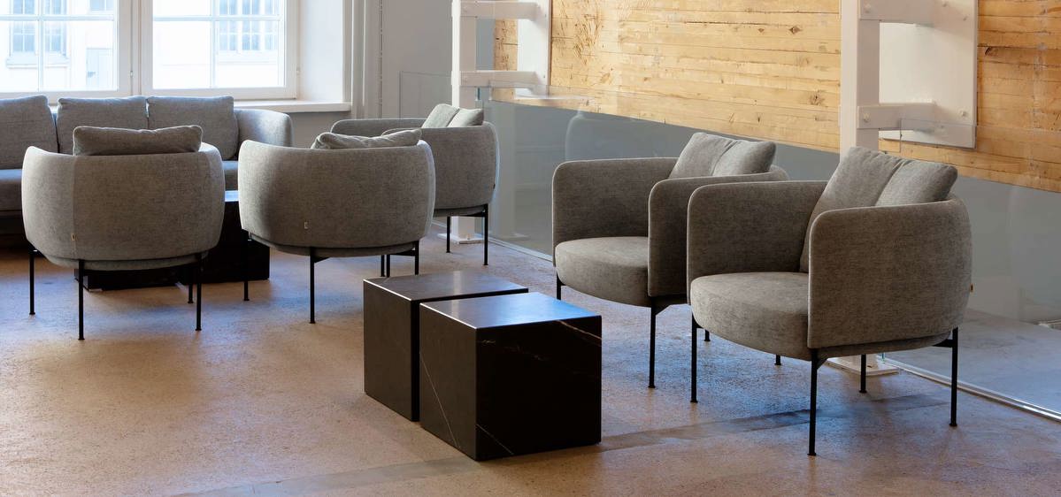 Projektimyyntimme kalusti Miltton Housen uudet loft-henkiset toimitilat ...