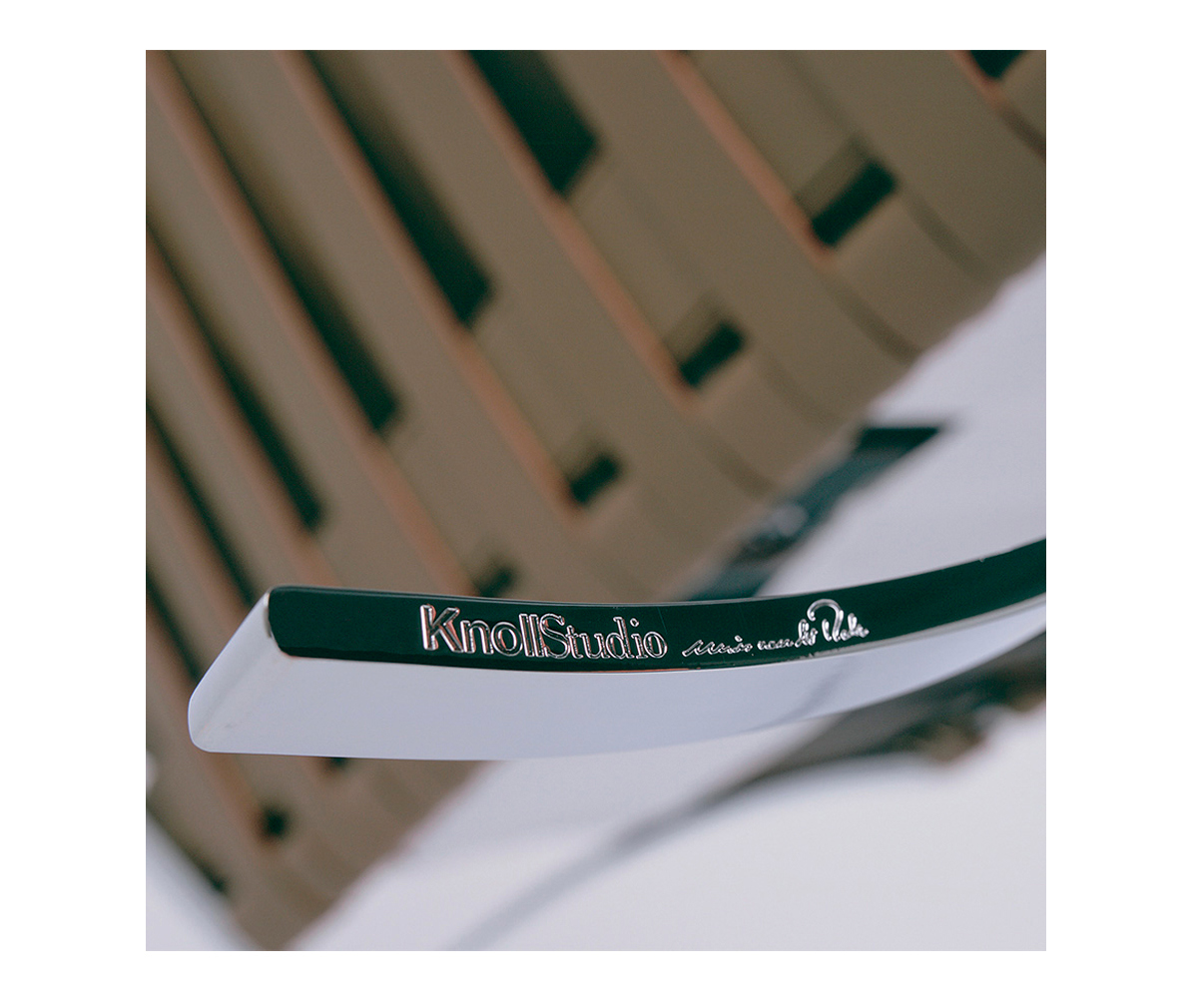 Knoll Barcelona-tuoli, musta nahka/kromi | Vepsäläinen