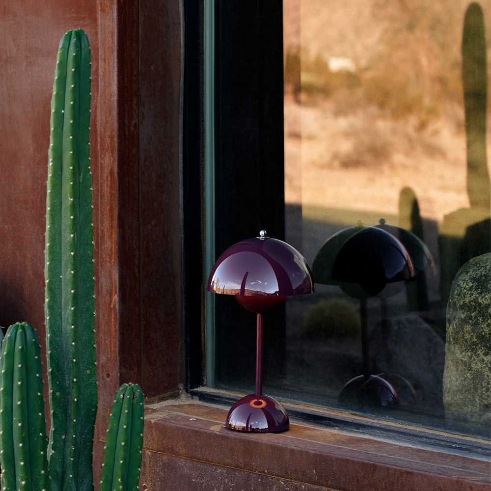 &Tradition Flowerpot VP9 -pöytävalaisin, dark plum | Vepsäläinen