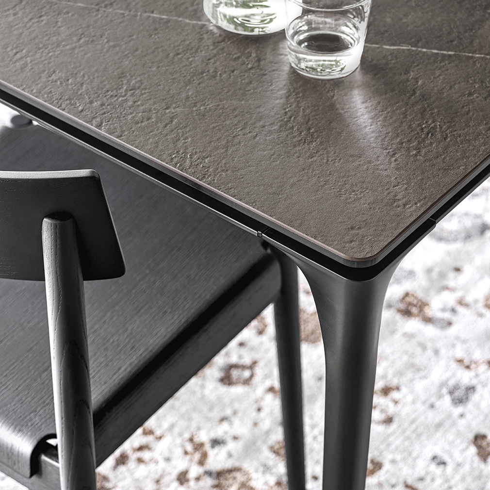 Calligaris Silhouette Dining Table, Bronze/Matt Black | Vepsäläinen
