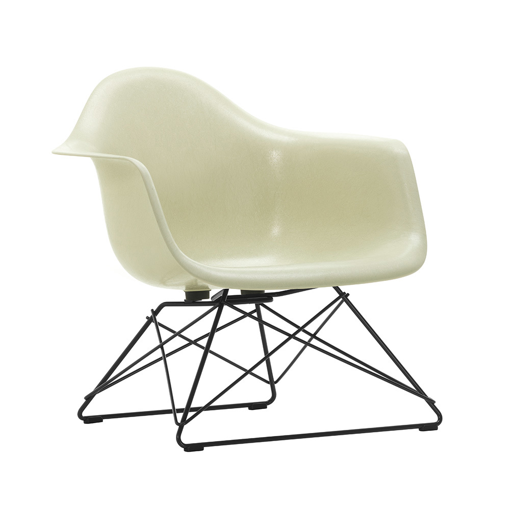 Vitra Eames LAR Fiberglass -tuoli, parchment/musta | Vepsäläinen